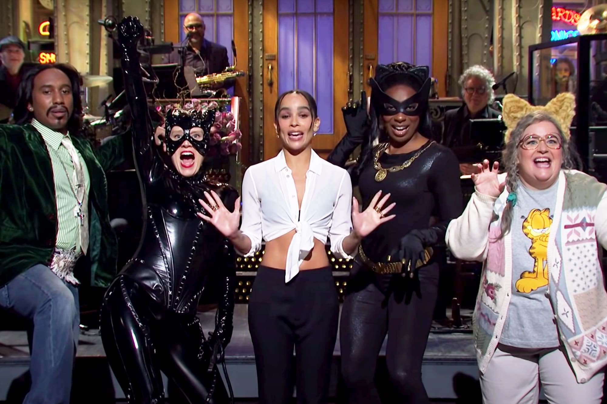 Zoë Kravitz’s ‘SNL’ Monologue Was Crashed By Multiple Cat People, Plus ...