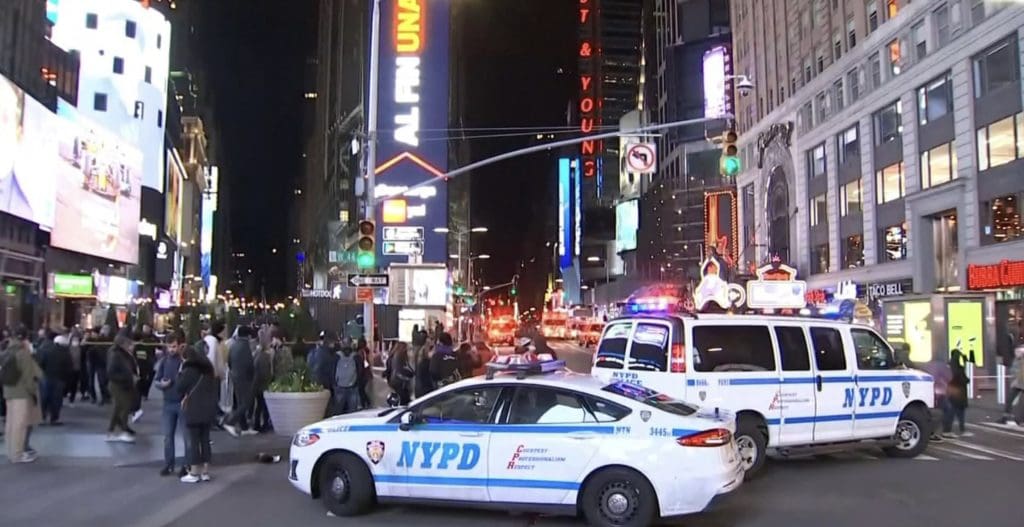 Times Square Manhole Explosion Briefly Spurs Panic and Confusion [Video ...